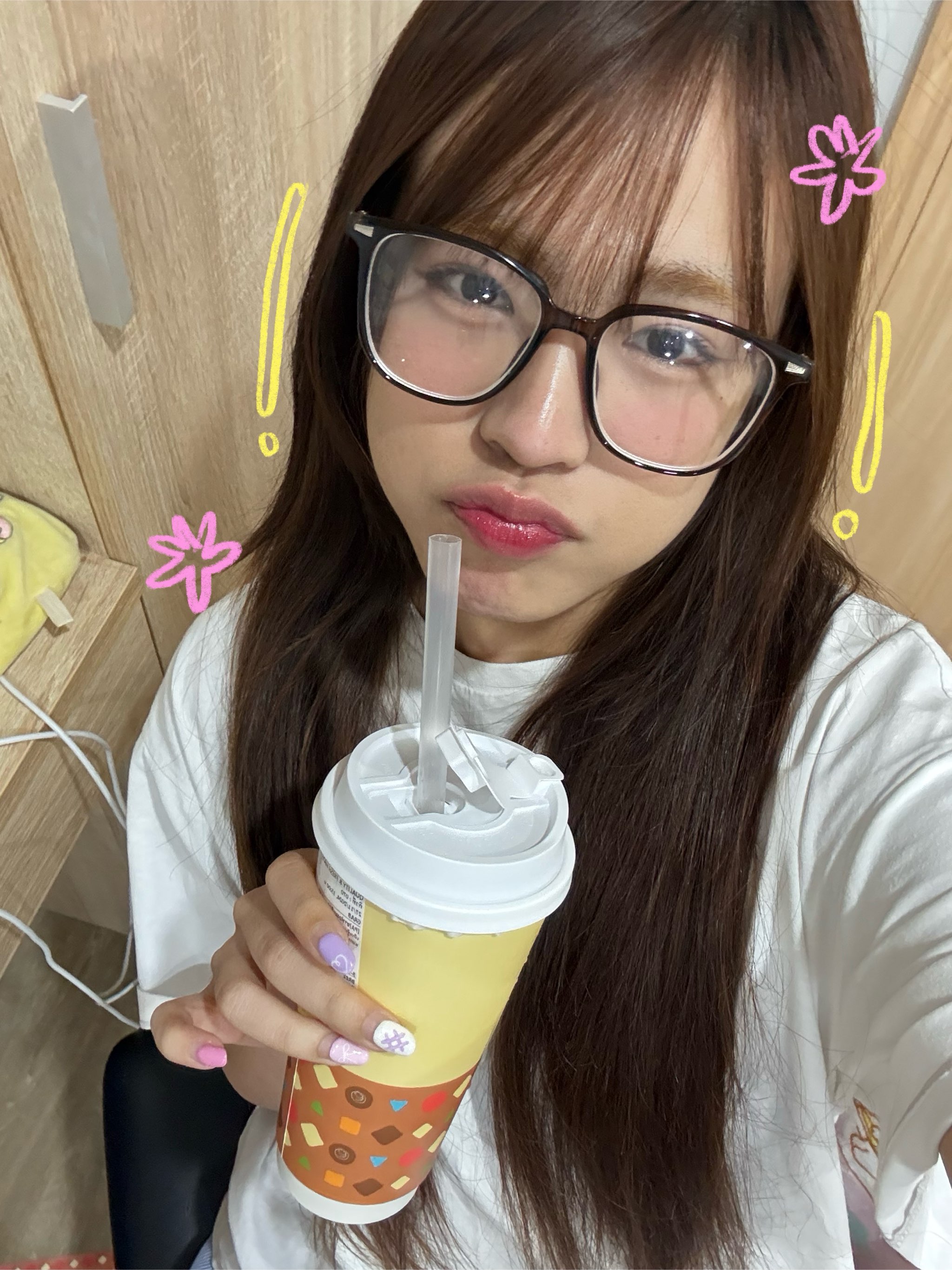 Check out Arlee 's live! - iAM48 Official Application