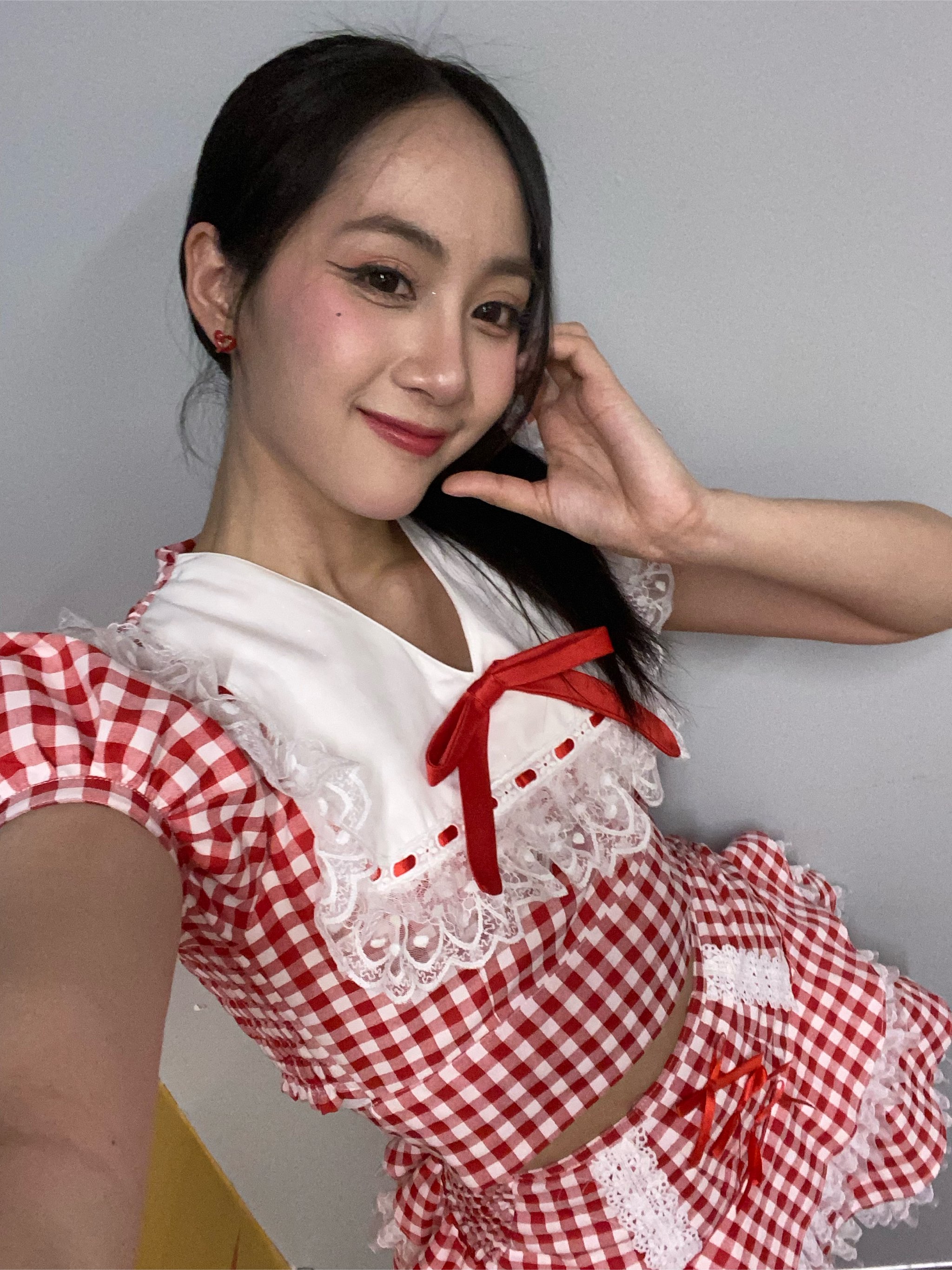 Check out Nena 's live! - iAM48 Official Application